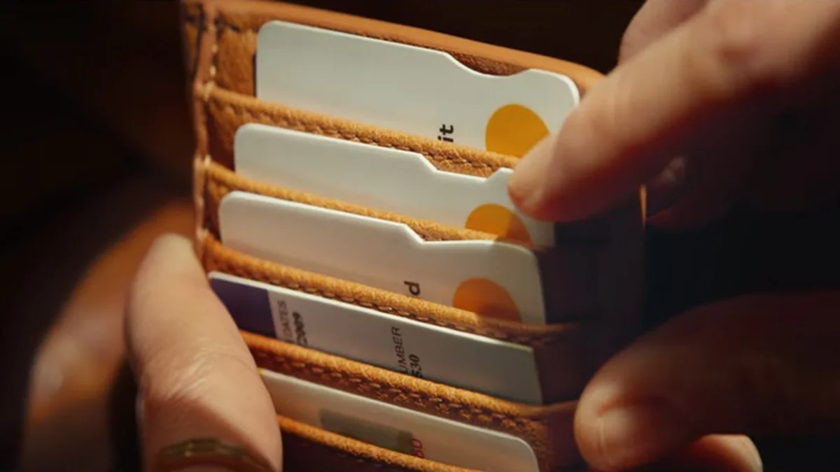 Banco venezolano lanza tarjeta para personas con discapacidad visual ...
