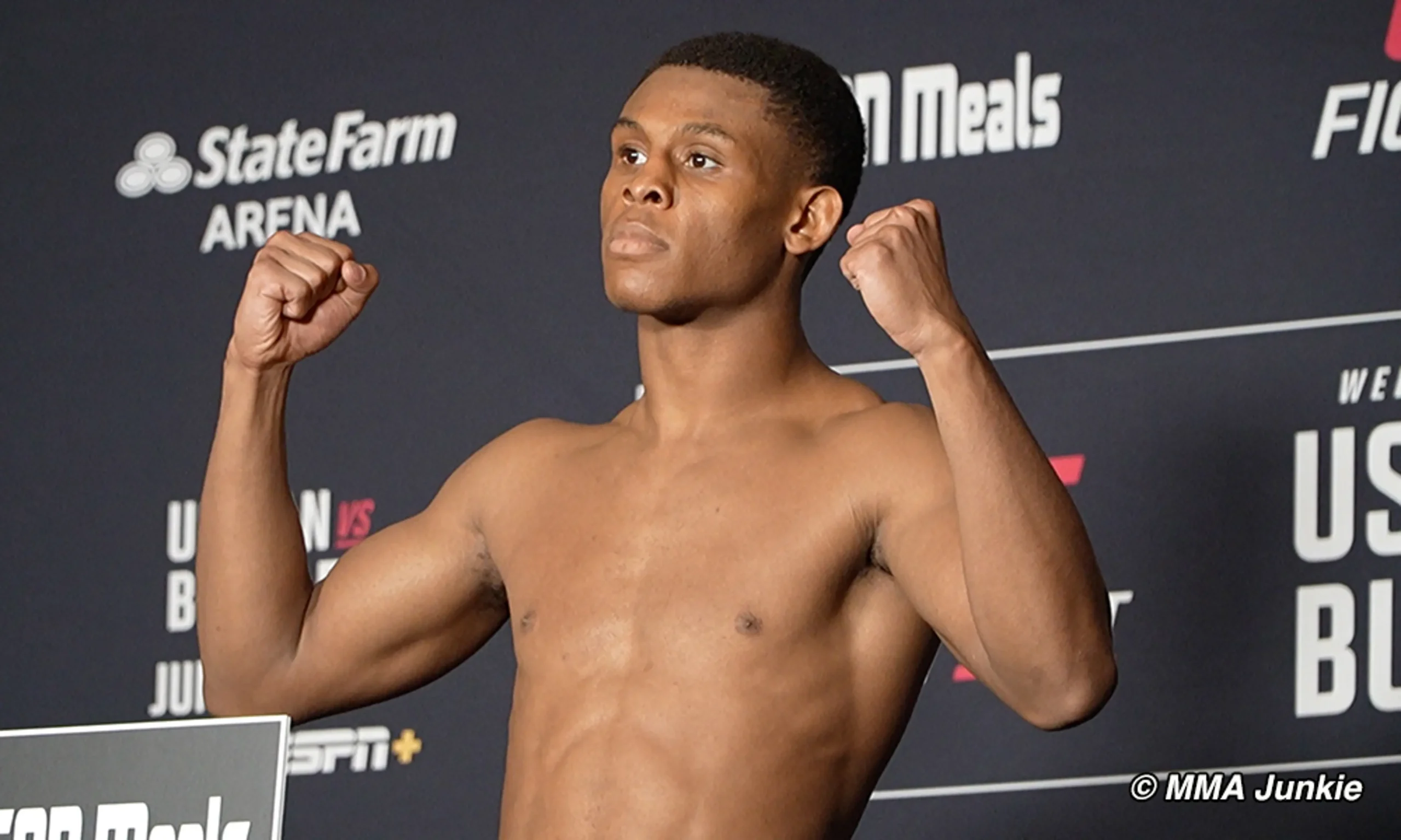 Cameron Smotherman se desploma durante el pesaje de UFC 324 en Las ...
