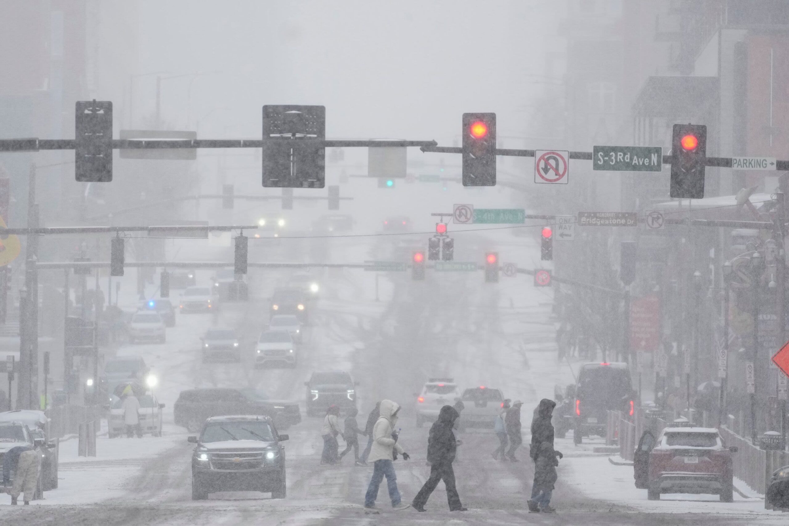 Cifra de fallecidos asciende a 25 tras el paso de devastadora tormenta ...